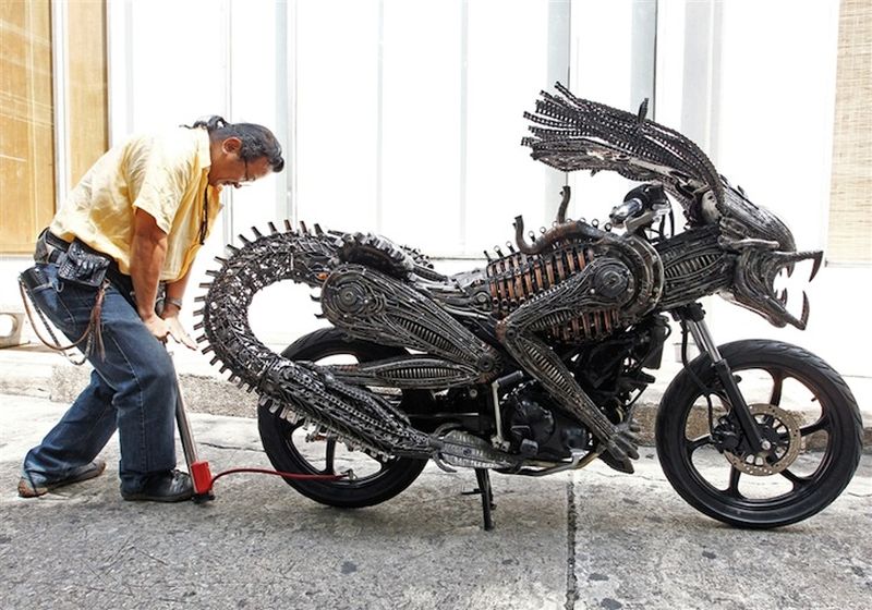 Custom-Made Alien-Predator Bike 2024 - Jaxtr