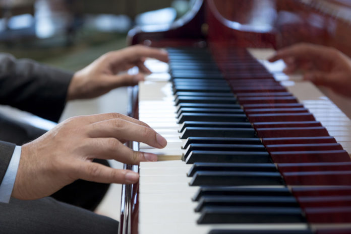 Learn How to Play the Keyboard - 2024 Beginners Guide - Jaxtr