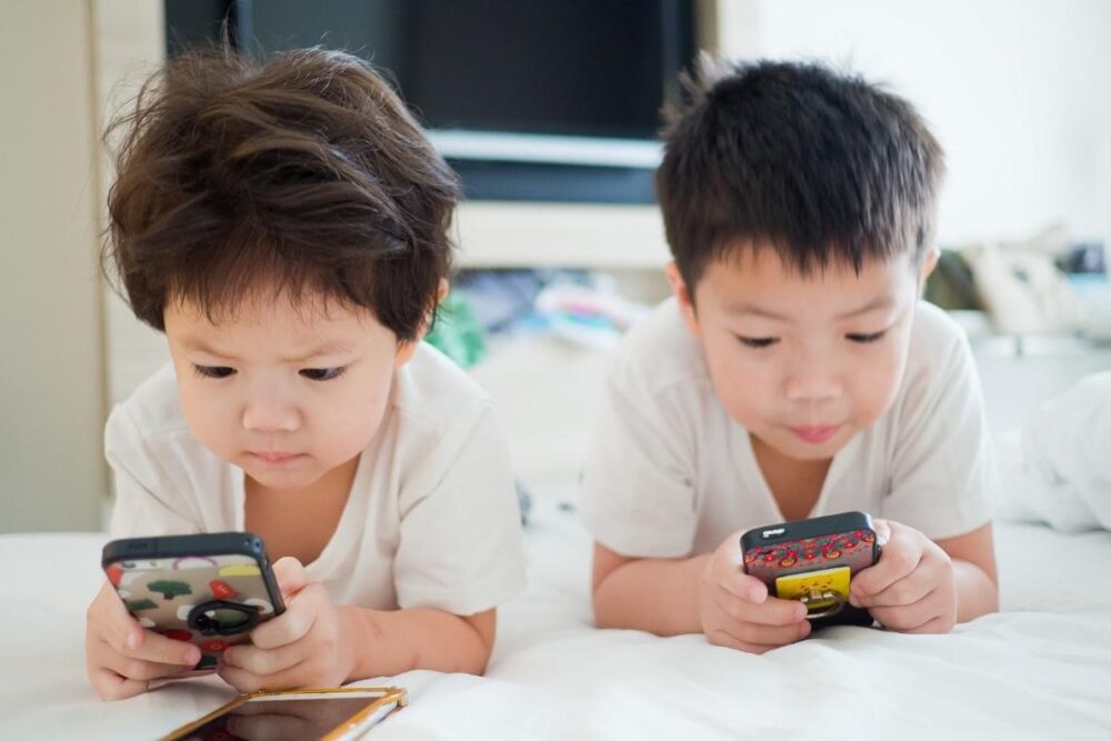 8 Tips to Avoid Electronic Addiction in Children - Jaxtr